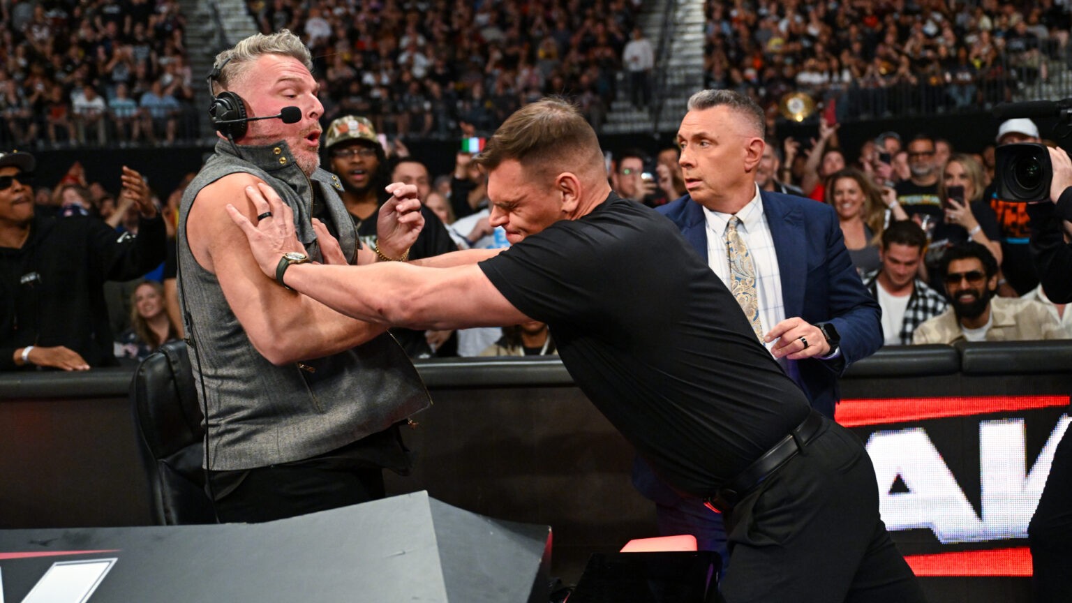 Pat McAfee desafia Gunther para combate no WWE Backlash 2025 | WrestleBR